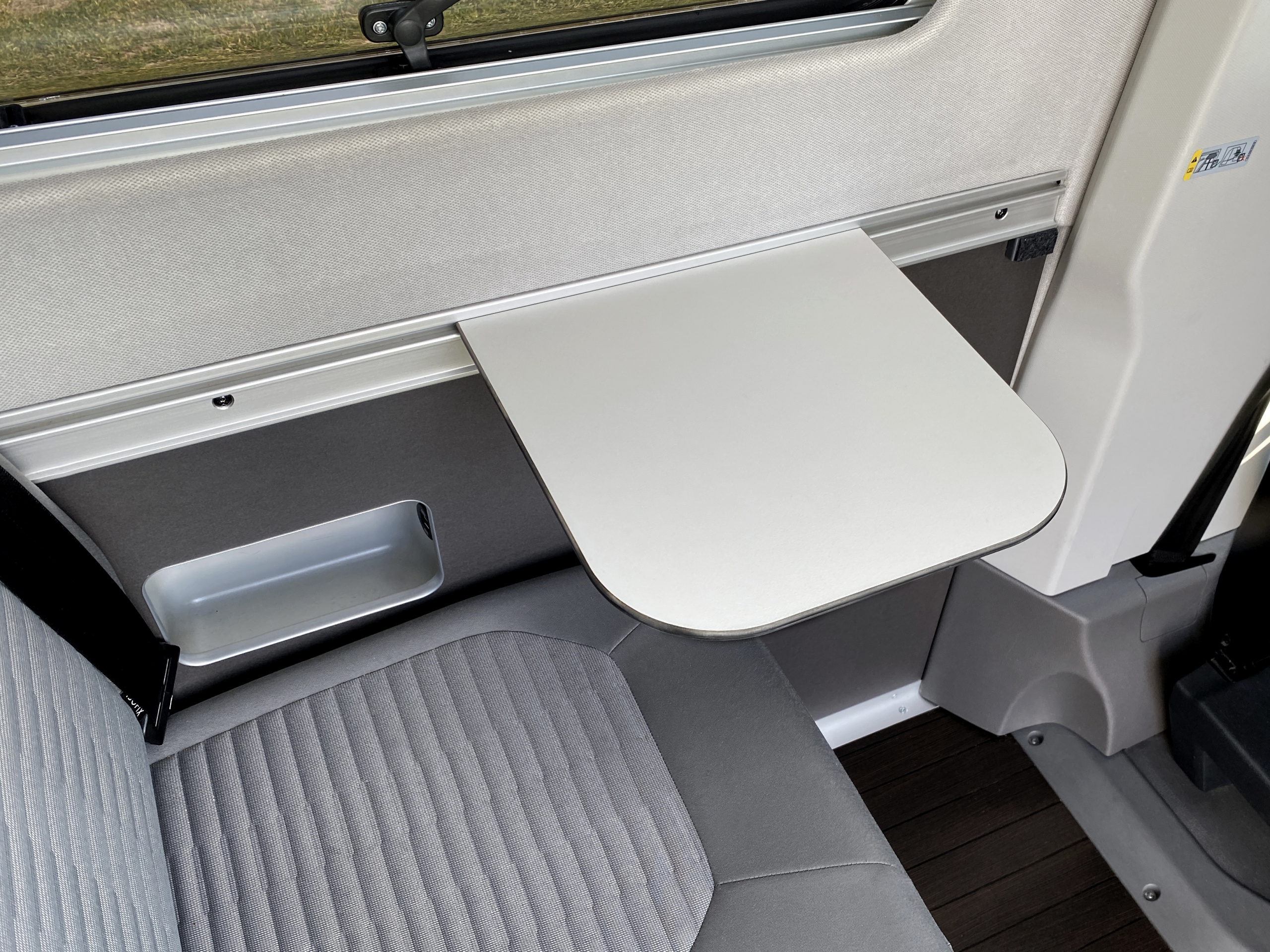 Der Mini-Tisch für den VW Grand California – BugsCamper